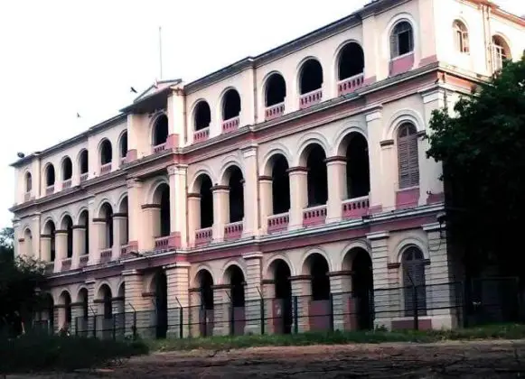 Top 10 Oldest Schools In India (First School In 1715)